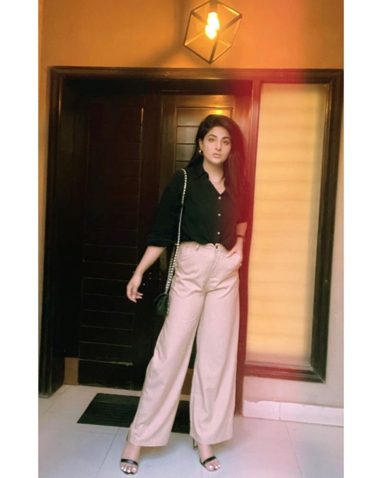 Latest Captivating Pictures Of Fatima Sohail | Reviewit.pk