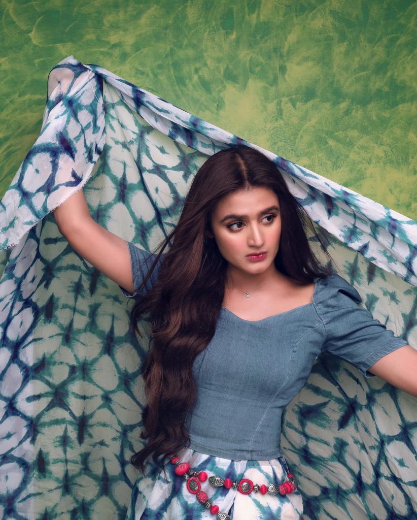 Latest Adorable Pictures Of The Power Couple Hira And Mani | Reviewit.pk