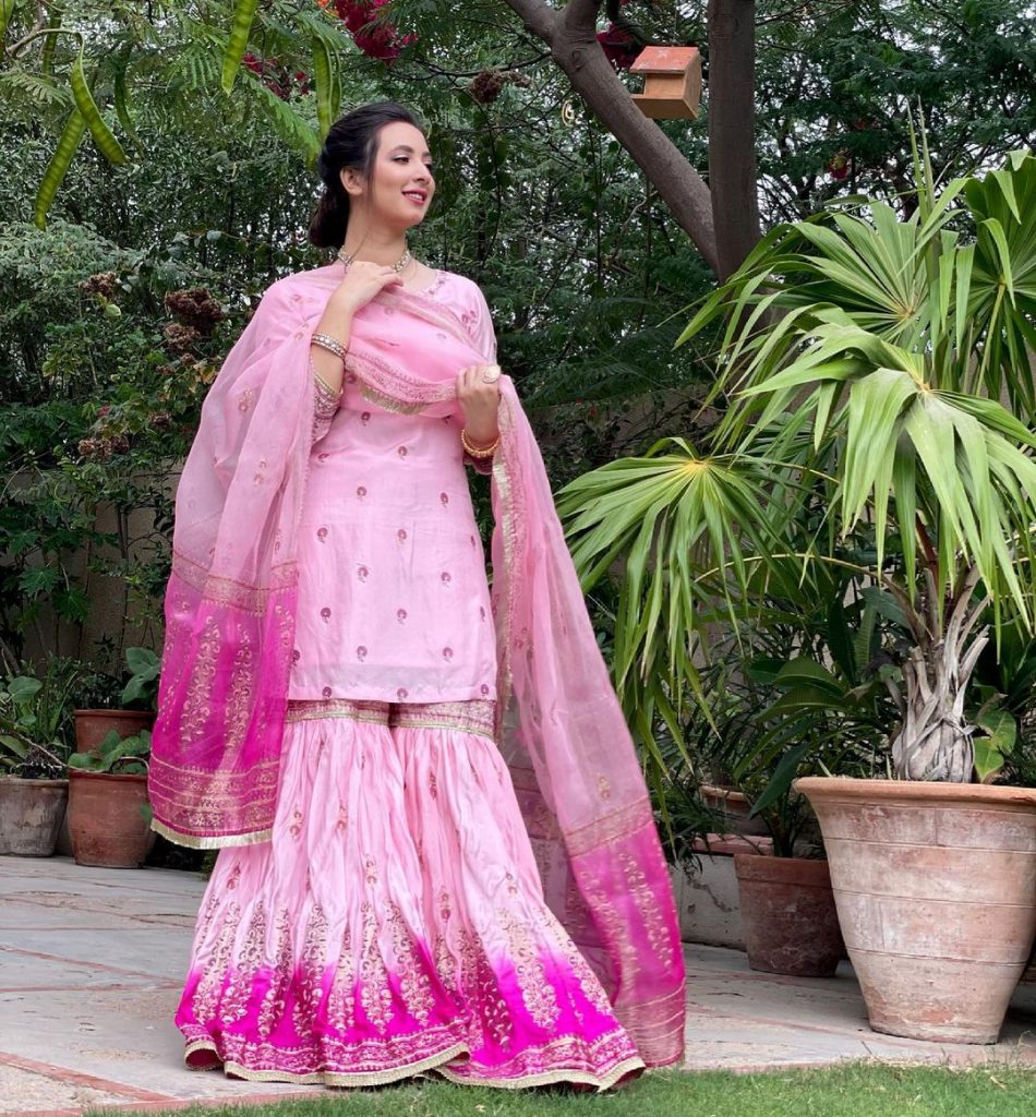 Latest Enchanting Pictures Of Komal Aziz Khan | Reviewit.pk