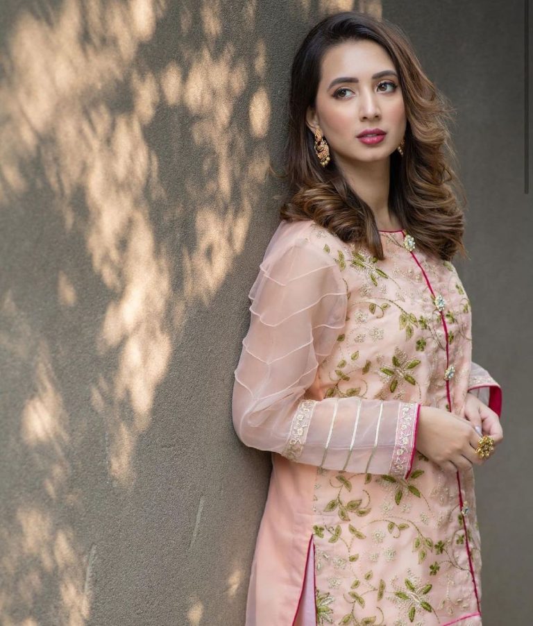 Latest Enchanting Pictures Of Komal Aziz Khan | Reviewit.pk
