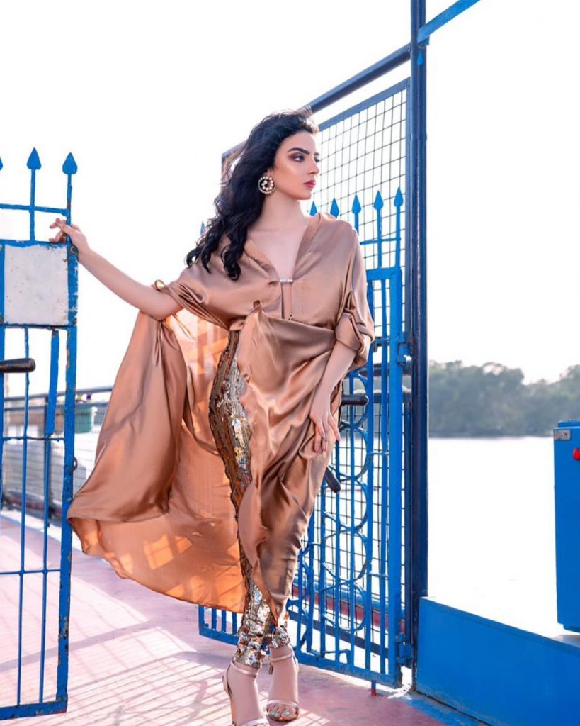 Recent Enchanting Pictures Of Actress Mehar Bano | Reviewit.pk