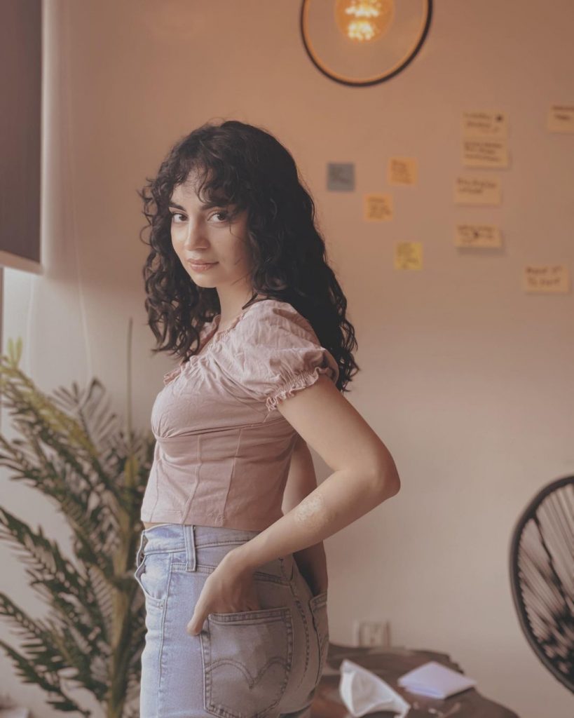 Recent Enchanting Pictures Of Actress Mehar Bano | Reviewit.pk