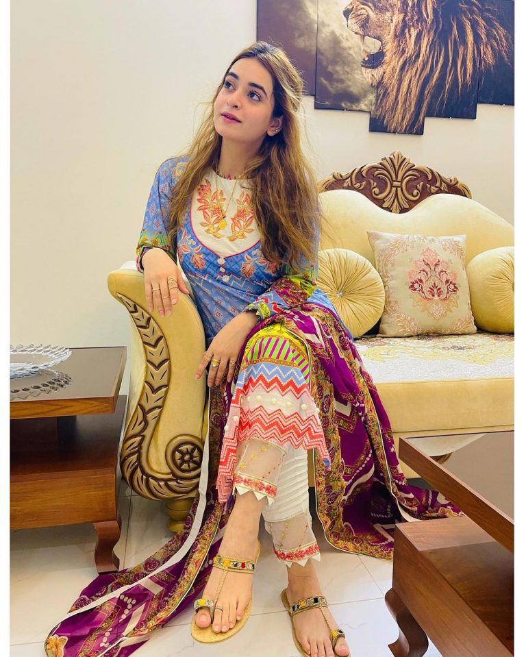Latest Captivating Pictures Of Minsa Malik | Reviewit.pk