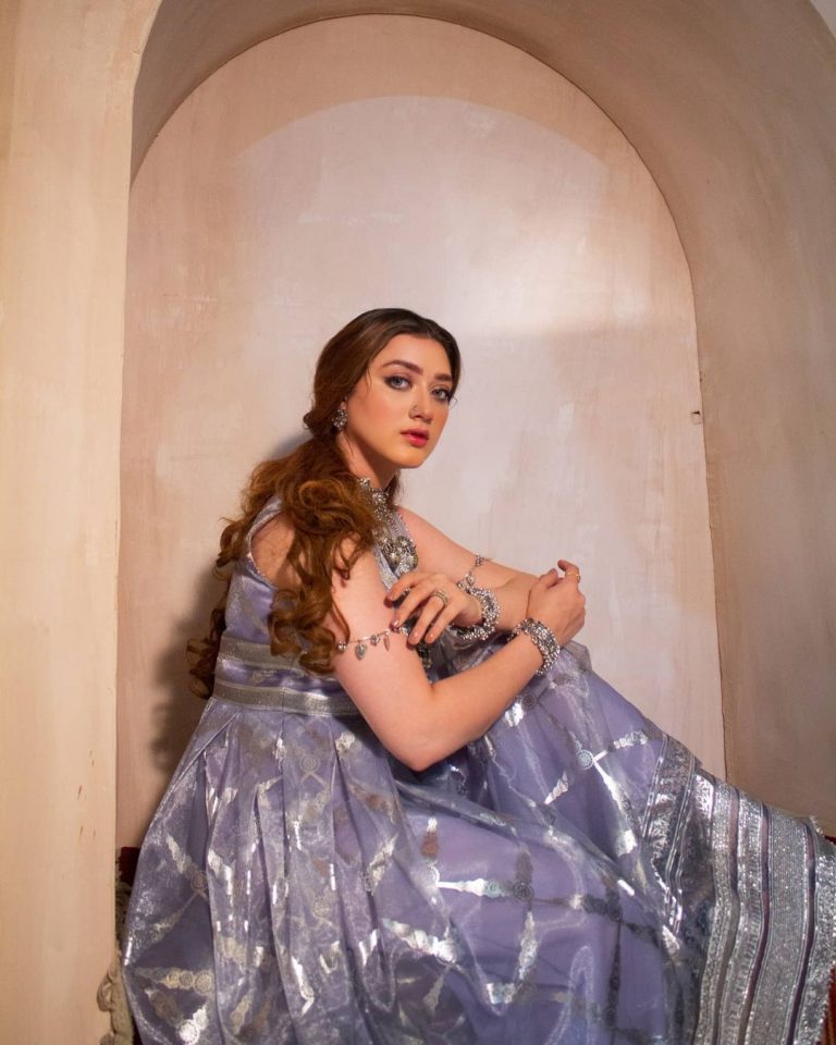 Momina Iqbal Flaunts Elegance In Her Latest Shoot | Reviewit.pk