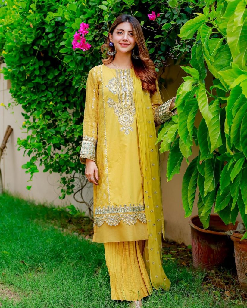 Enchanting Pictures Of Actress Moomal Khalid With Her Son | Reviewit.pk