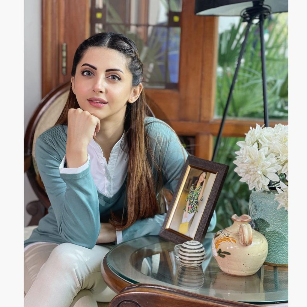 Moomal Khalid Looks Undeniably Gorgeous In Her Latest Bridal Shoot ...