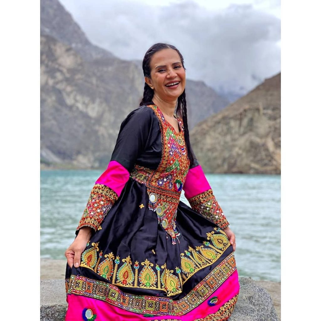 Actress Munazzah Arif Enjoying The Beauty Of Nature In Northern Areas ...