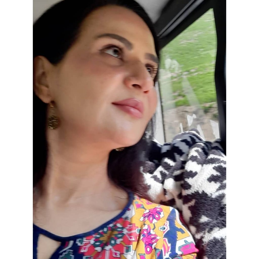 Actress Munazzah Arif Enjoying The Beauty Of Nature In Northern Areas Of Pakistan | Reviewit.pk