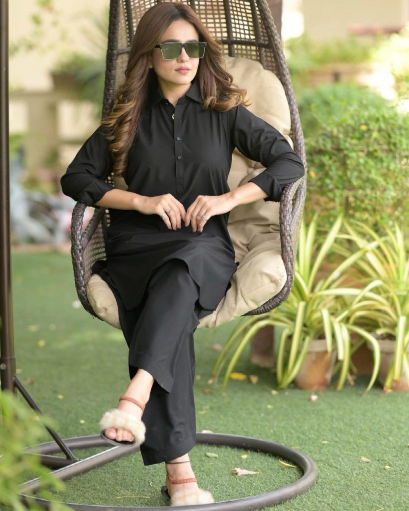 Latest Enchanting Pictures Of Sumbul Iqbal Khan | Reviewit.pk