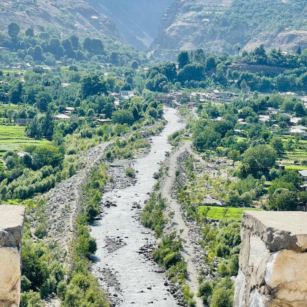 Journalist Summaiya Rizwan Enjoying Her Vacations In Swat | Reviewit.pk