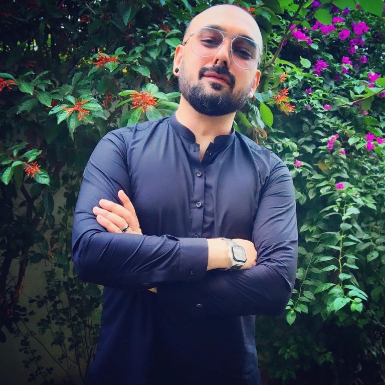 Yasir Jaswal Shared An Adorable Picture With His Newborn Son | Reviewit.pk