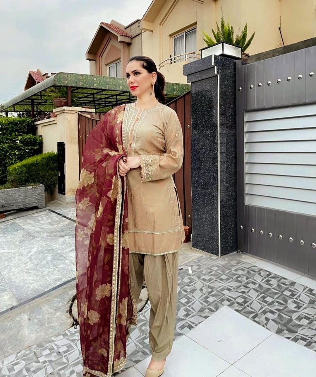 Ghana Ali Recent Pictures With Husband | Reviewit.pk