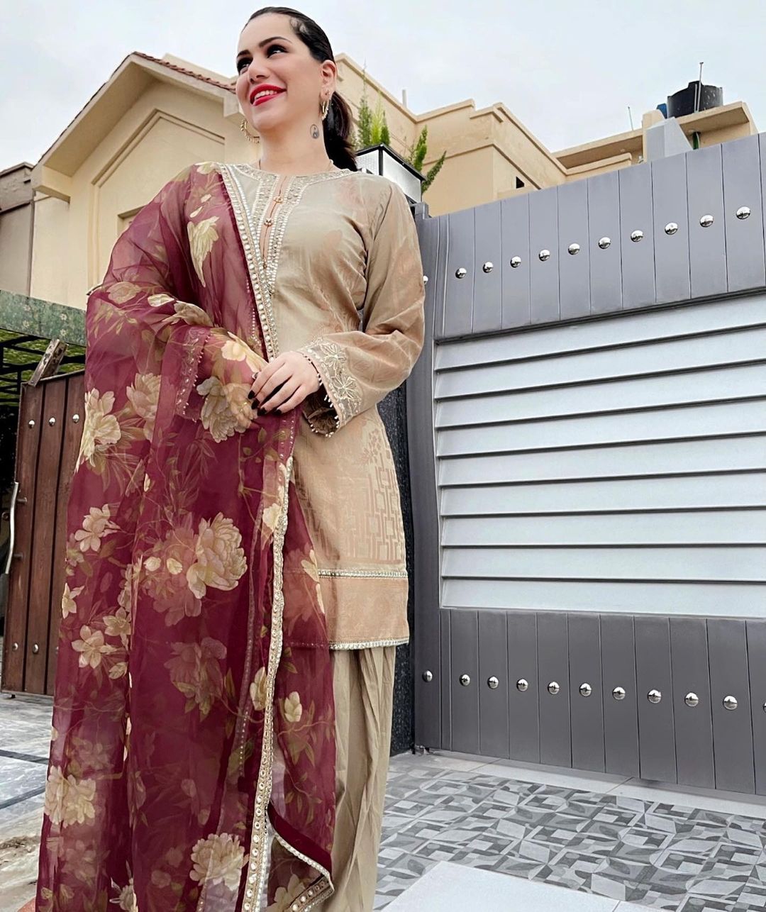 Ghana Ali Recent Pictures With Husband | Reviewit.pk