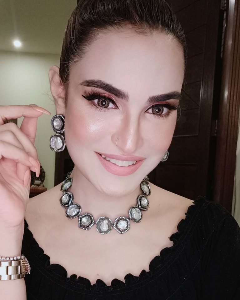 Nadia Hussain Opened Up About Her Recent Controversies | Reviewit.pk