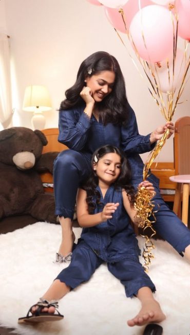 Sanam Jungs Adorable Photoshoot With Daughter Alaya Reviewit Pk