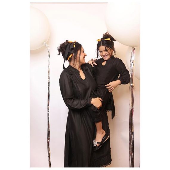Sanam Jung Drops Jaws In Her Latest Shoot With Daughter Alaya Reviewit Pk