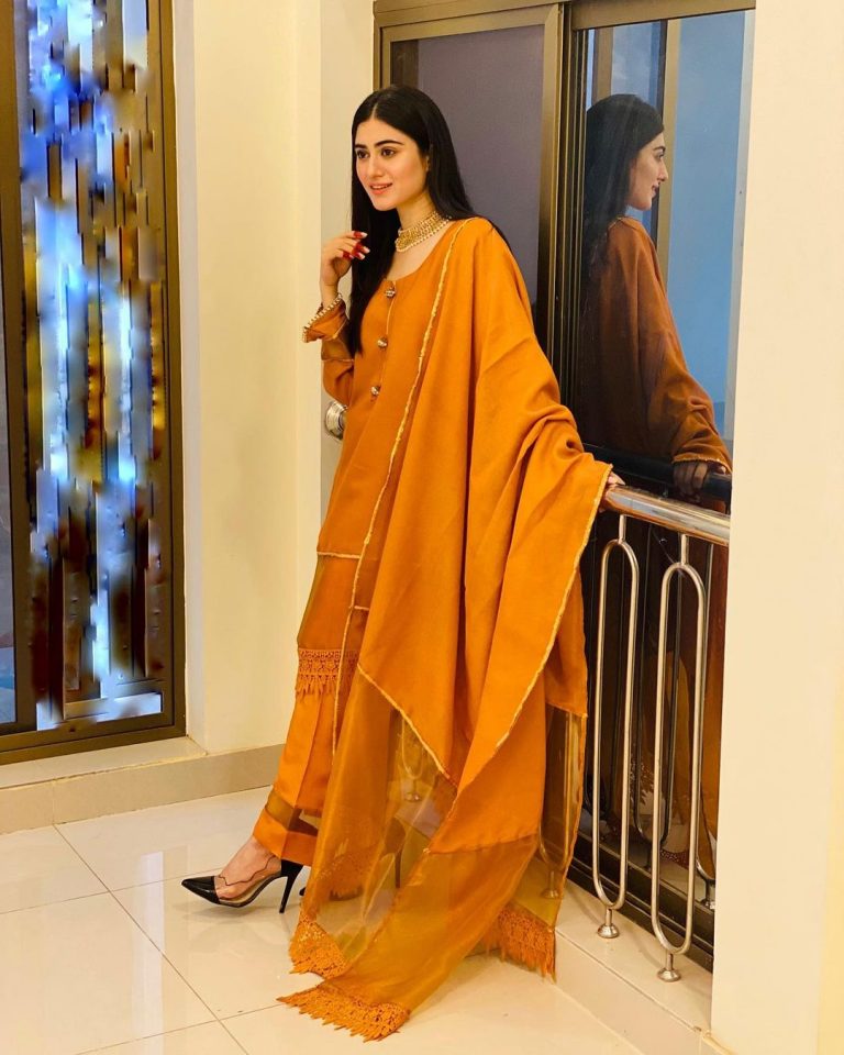 Latest Alluring Pictures Of Hina Afridi | Reviewit.pk