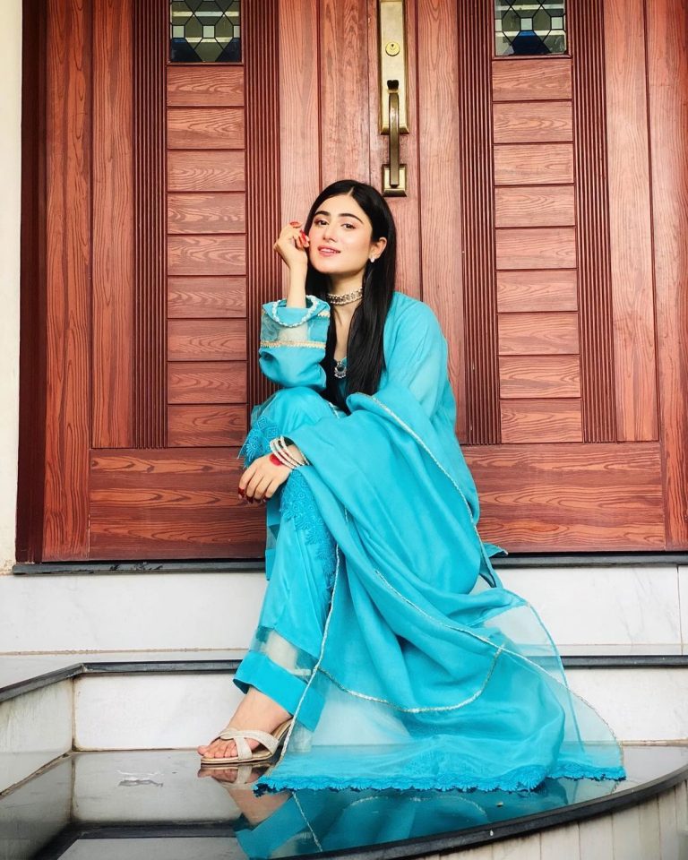 Latest Alluring Pictures Of Hina Afridi | Reviewit.pk