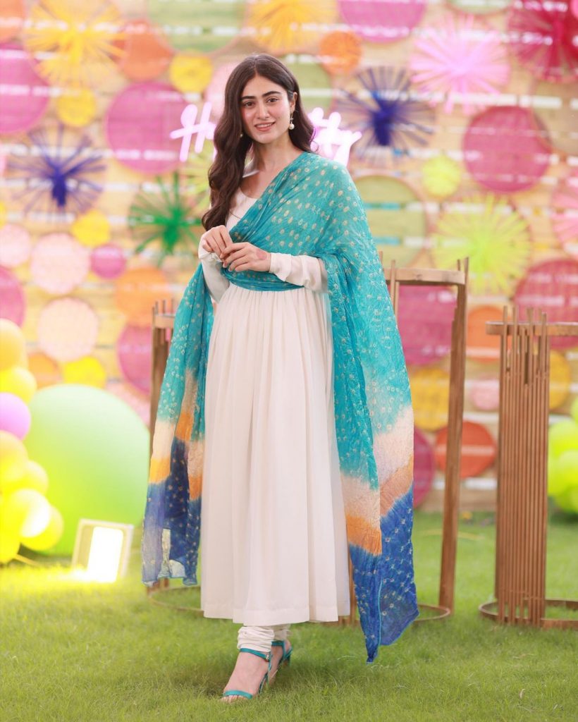 Latest Alluring Pictures Of Hina Afridi | Reviewit.pk