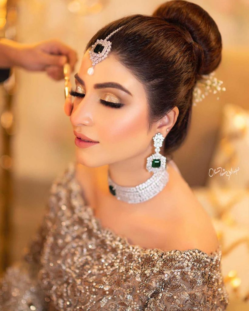 Kinza Hashmi Flaunts Ethereal Charm In Her Latest Shoot | Reviewit.pk