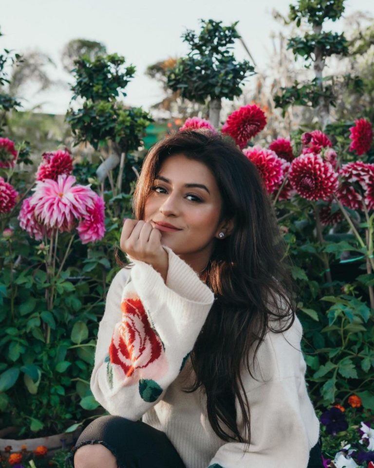 Rendition Of Hum Kahan Ke Sachay Thay OST By Actress Nida Hussain ...