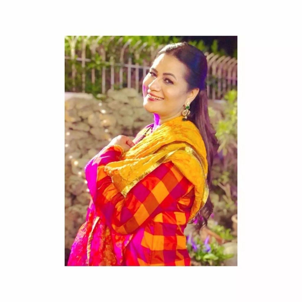 Nida Mumtaz Shares Her Experience Of Working With Ayeza Khan | Reviewit.pk