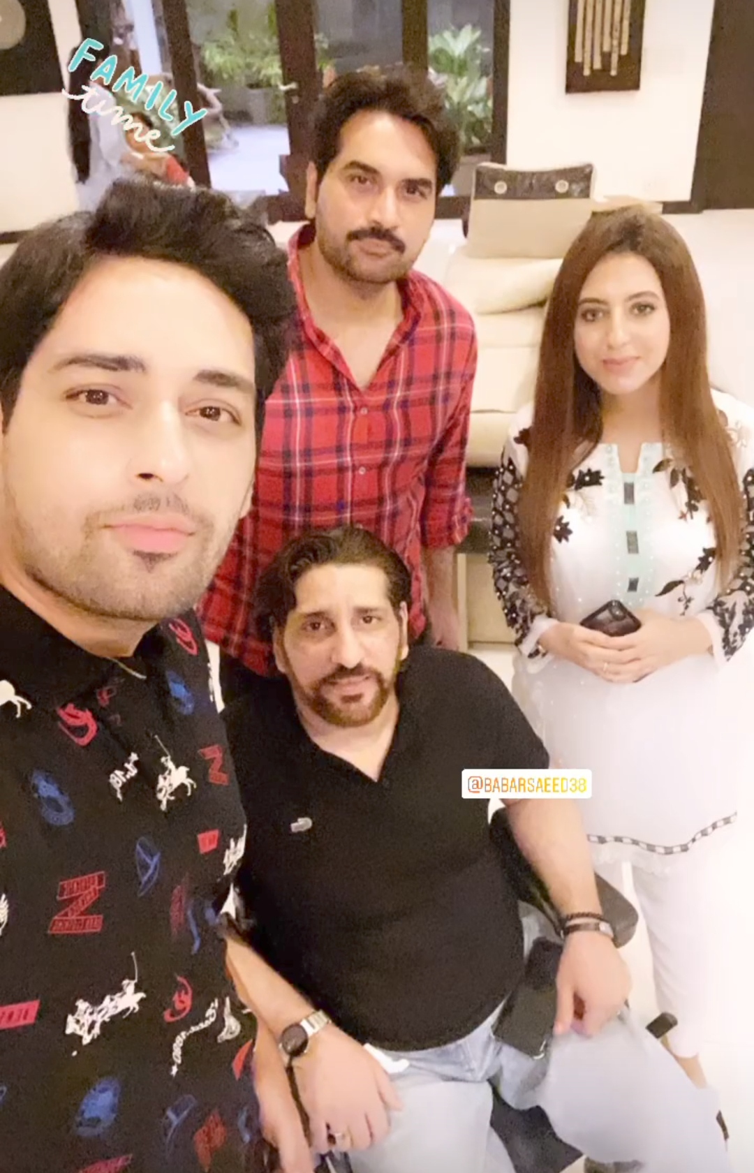Family Gathers At Salman Saeed Anniversary | Reviewit.pk