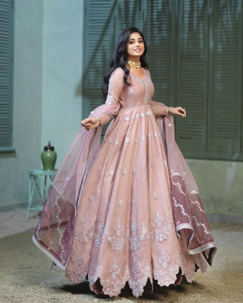 Recent Alluring Pictures Of Sehar Khan | Reviewit.pk