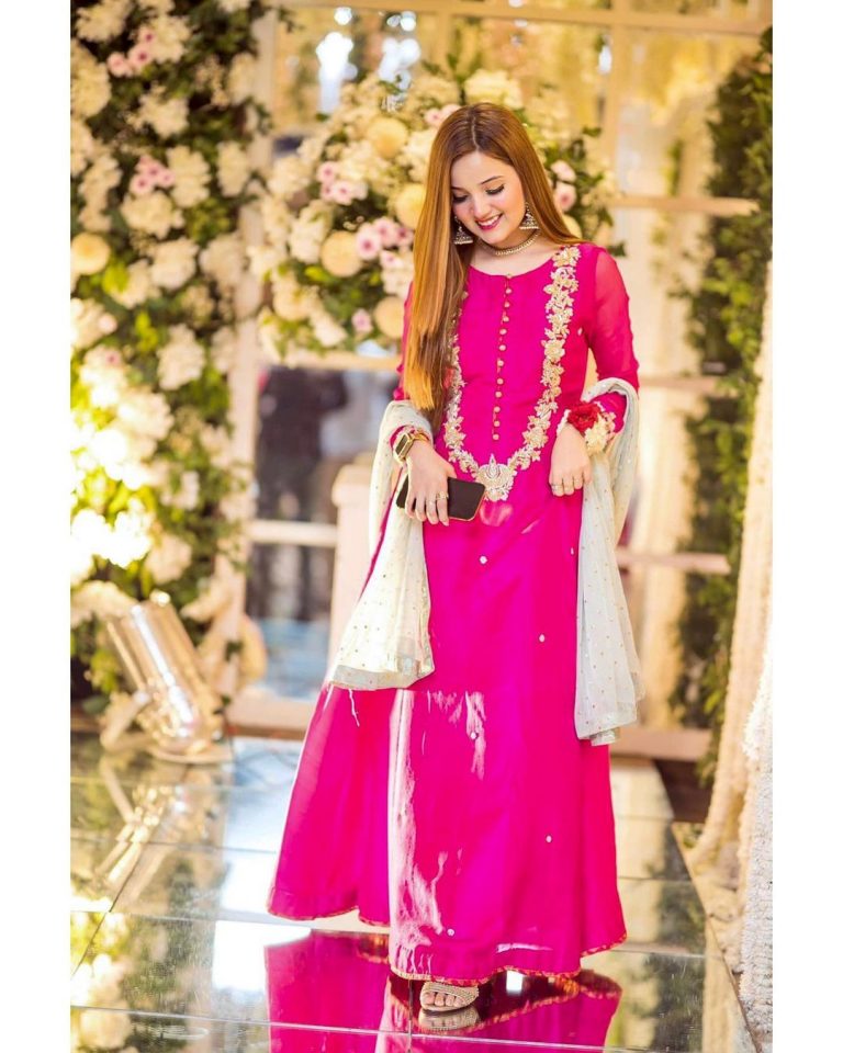 Adorable Clicks Of Rabeeca Khan From Minal And Ahsan's Wedding | Reviewit.pk