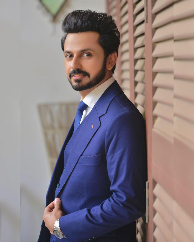 Bewitching Family Pictures Of Bilal Qureshi | Reviewit.pk