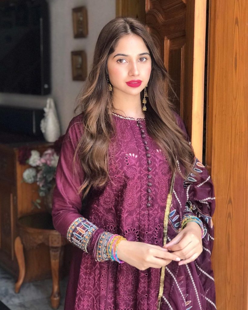 Latest Alluring Pictures Of Sabeena Farooq | Reviewit.pk