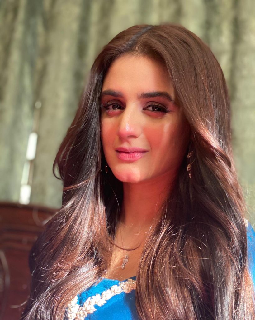 Hira Mani Looks Alluring In Latest Clicks | Reviewit.pk
