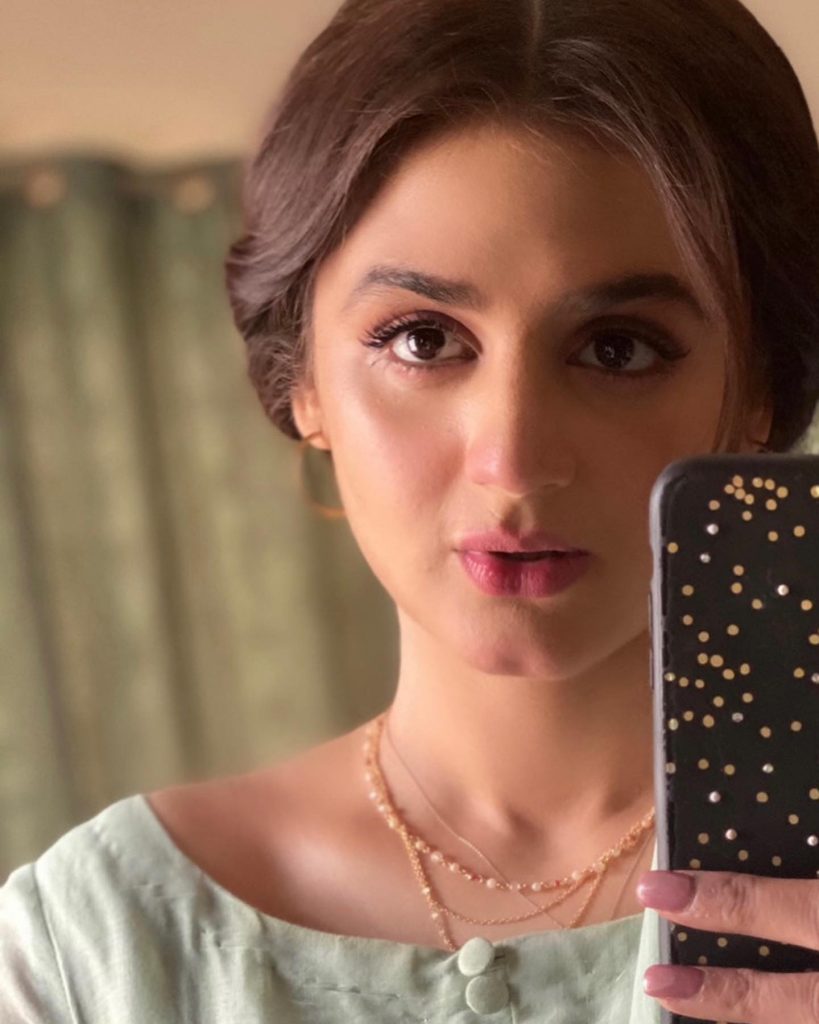 Hira Mani Looks Alluring In Latest Clicks | Reviewit.pk
