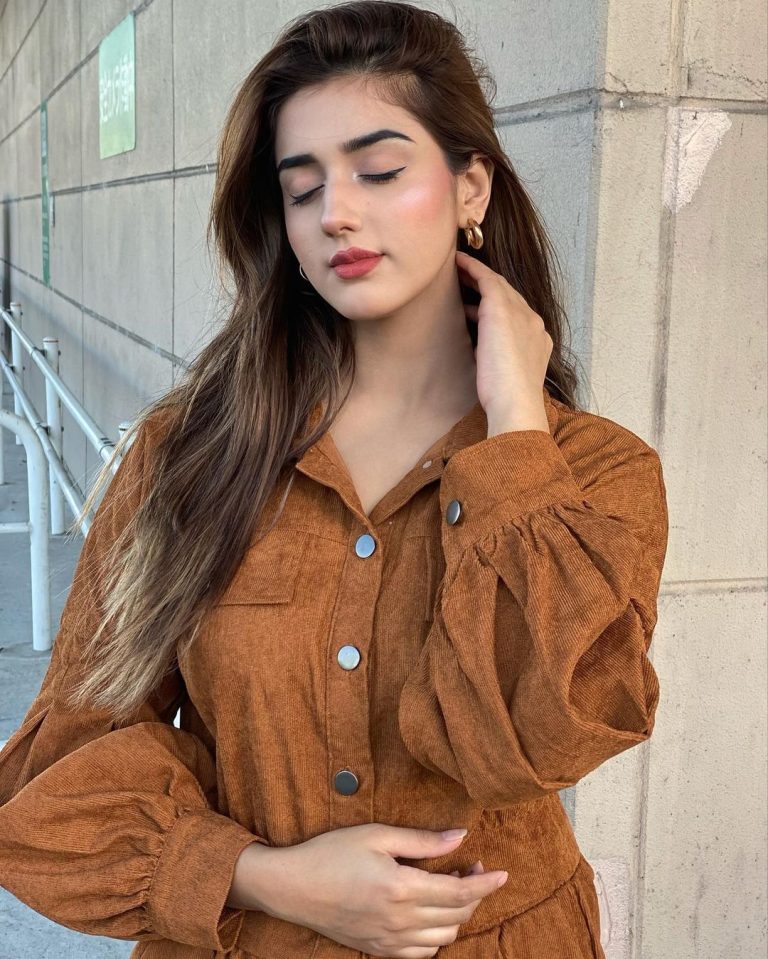 Jannat Mirza Alluring Clicks From Japan | Reviewit.pk