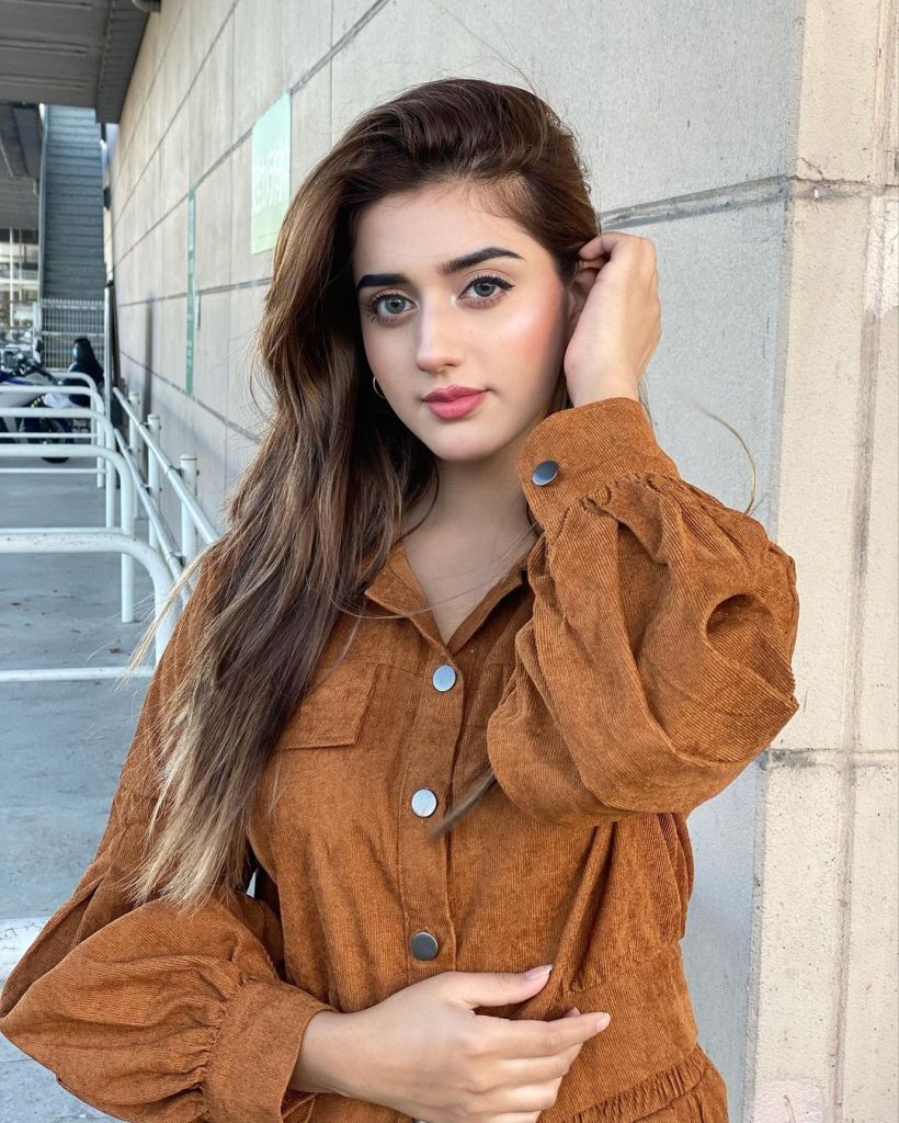 Jannat Mirza Alluring Clicks From Japan | Reviewit.pk