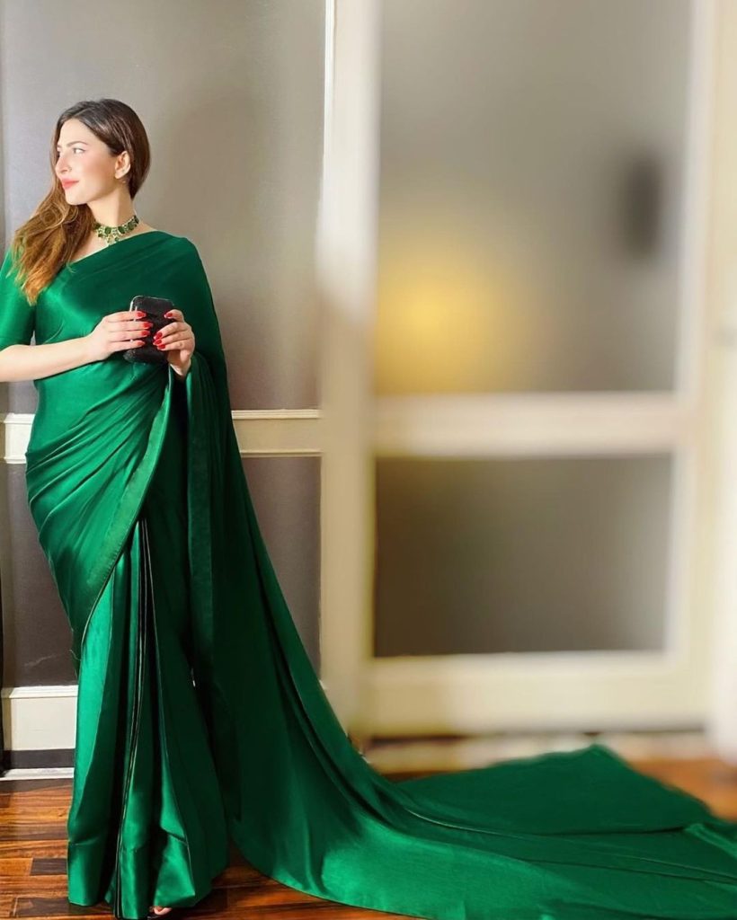 Pakistani Actresses Flaunting Gorgeous Silk Sarees | Reviewit.pk