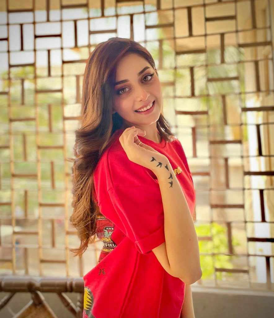 Latest Captivating Clicks Of Alizeh Shah | Reviewit.pk