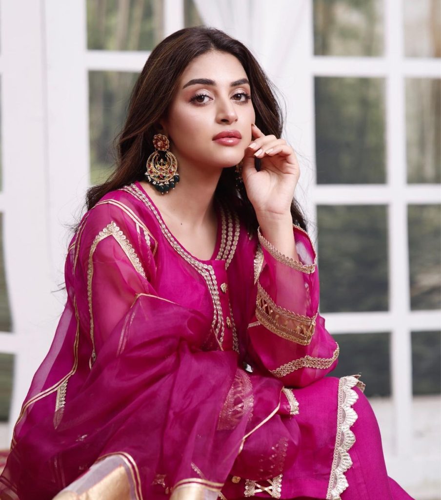 Anmol Baloch Makes A Style Statement In Her Recent Pictures | Reviewit.pk