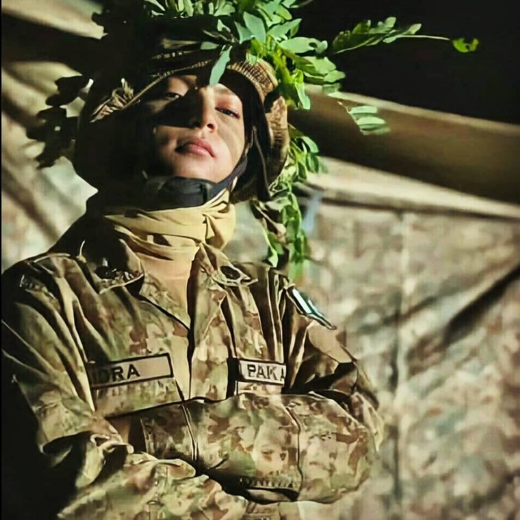 Dananeer’s First Look From Sinf-e-Aahan Invites Criticism | Reviewit.pk