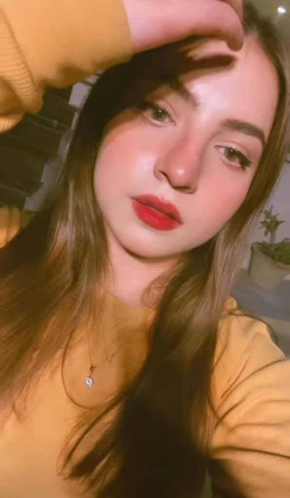 Hania Aamir And Dananeer Mubeen Spotted At Aashir Wajahat's Concert In ...