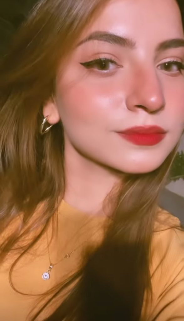 Hania Aamir And Dananeer Mubeen Spotted At Aashir Wajahat's Concert In ...