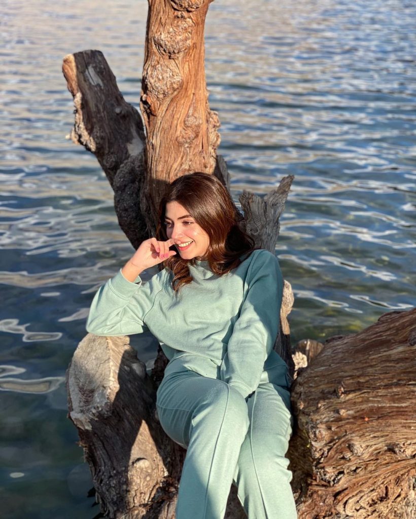 Kinza Hashmi Enjoys Nature In Skardu - Bewitching Pictures | Reviewit.pk