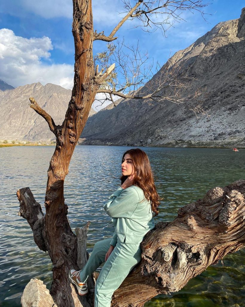 Kinza Hashmi Enjoys Nature In Skardu - Bewitching Pictures | Reviewit.pk