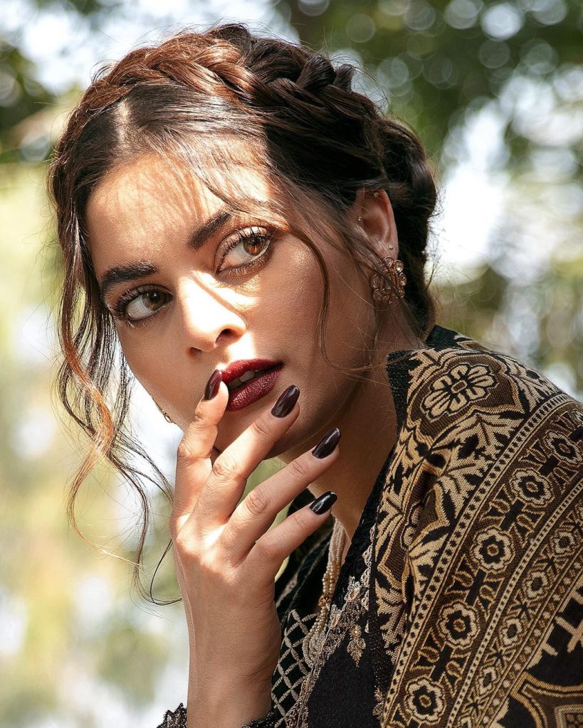 Qalamkar Latest Winter Collection'21 Featuring Minal Khan | Reviewit.pk