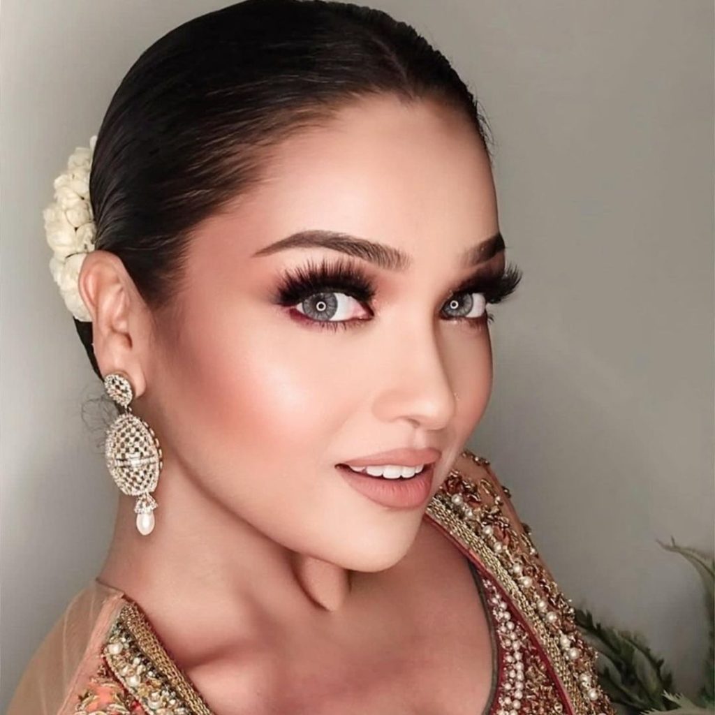 Latest Enchanting Clicks Of Uroosa Siddiqui | Reviewit.pk