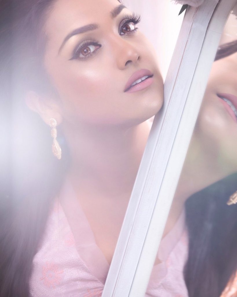 Latest Enchanting Clicks Of Uroosa Siddiqui | Reviewit.pk