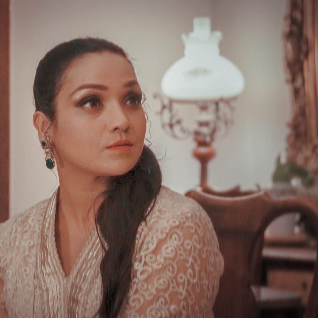 Latest Enchanting Clicks Of Uroosa Siddiqui | Reviewit.pk