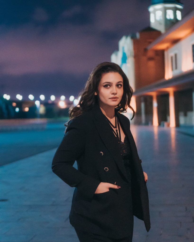 Zara Noor Abbas's Recent Clicks From Turkey | Reviewit.pk