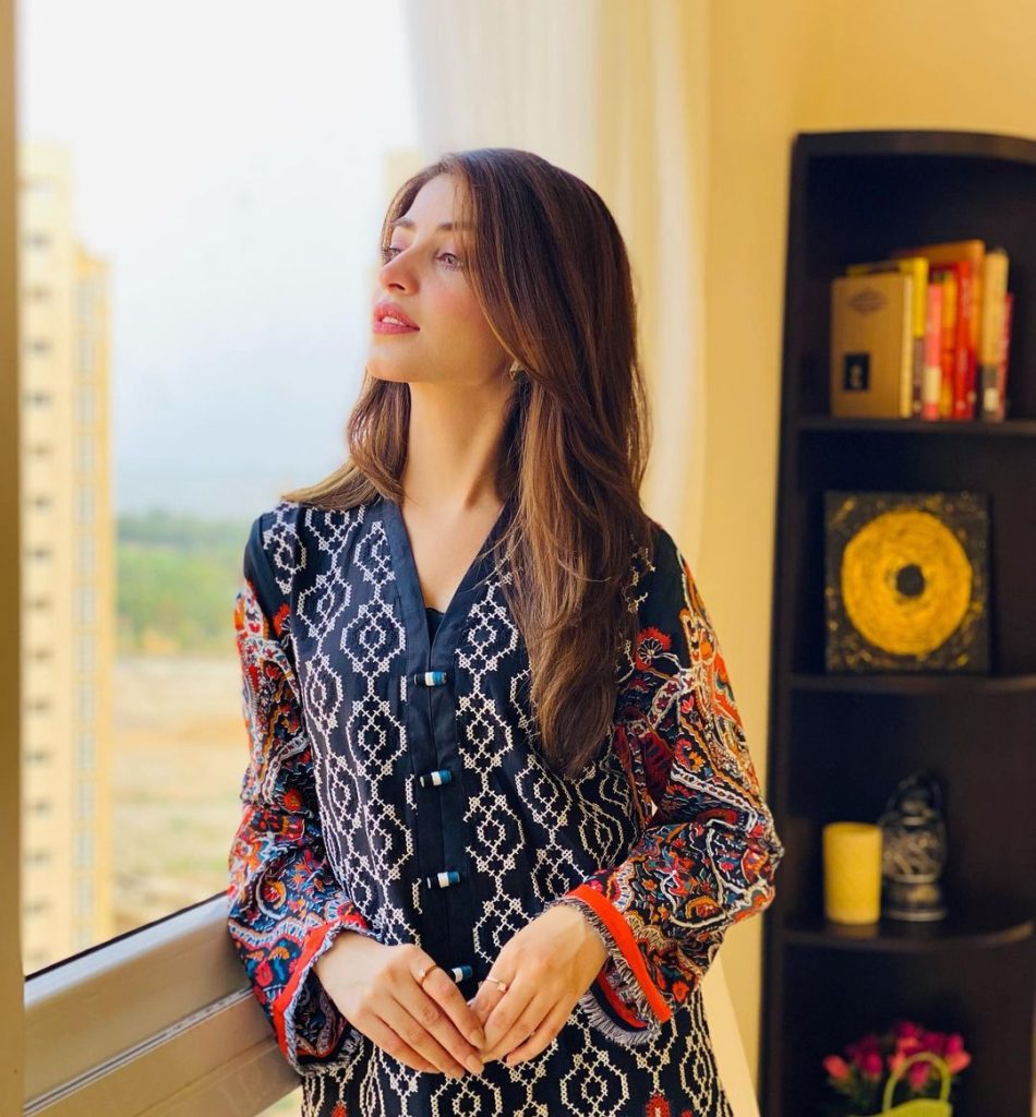 Alluring Pictures Of Kinza Hashmi From Her Vacay-Spree In Skardu ...