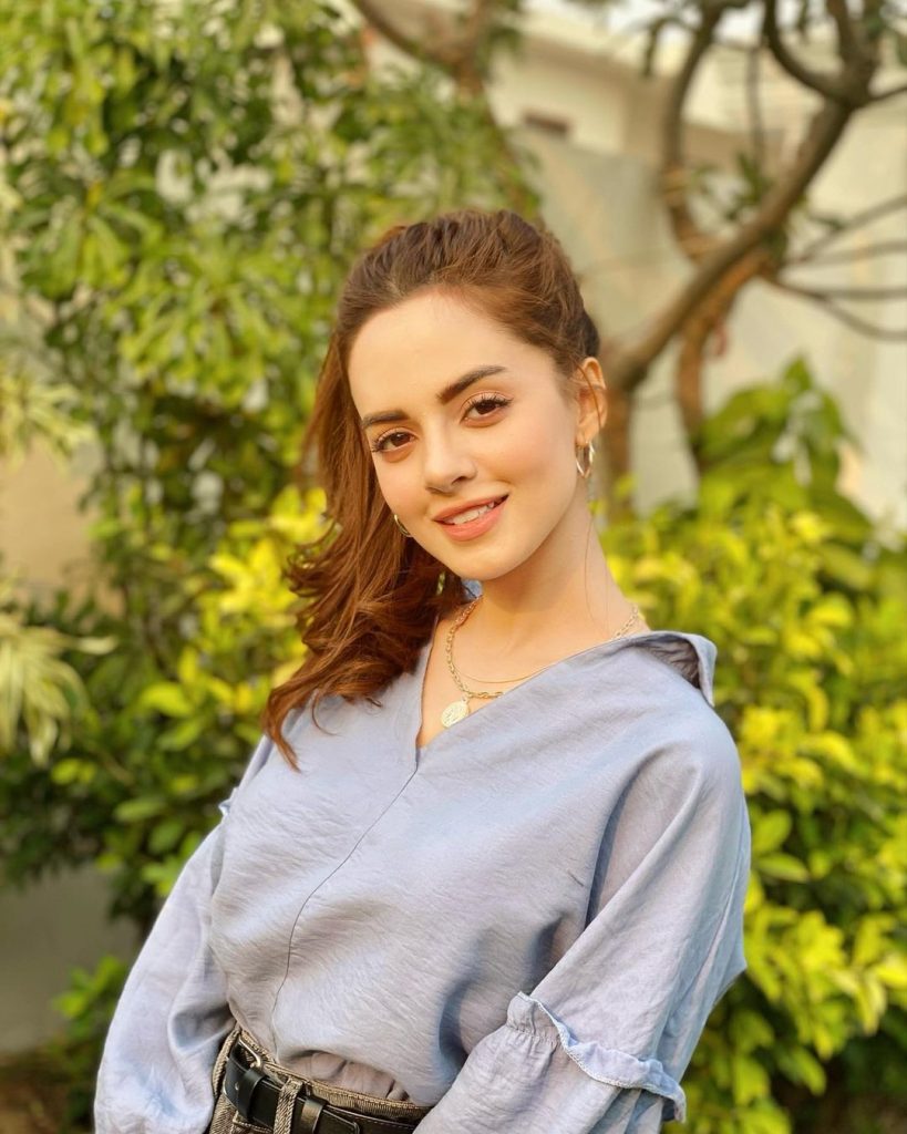 Wafa be Mol Fame Star Komal Meer - Adorable Latest Pictures | Reviewit.pk